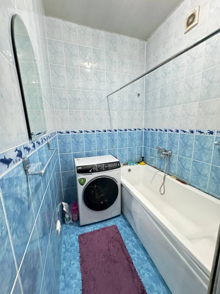 Продаётся Чиланзар 10  2/2/4 балкон 1.5 *3 Панель