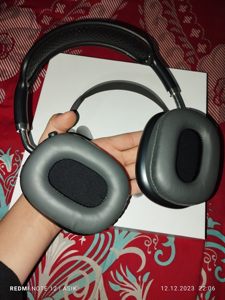 Продаю Airpods Max