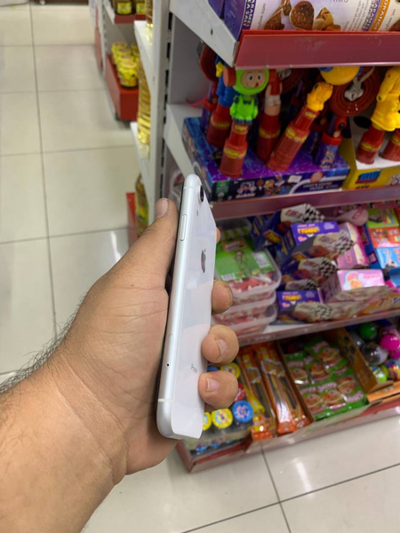iphone XR  81% karopka dok bor