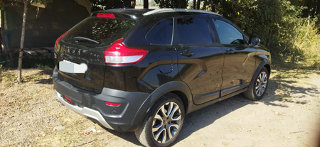 Lada Xray cross  bir qoʻl moshina