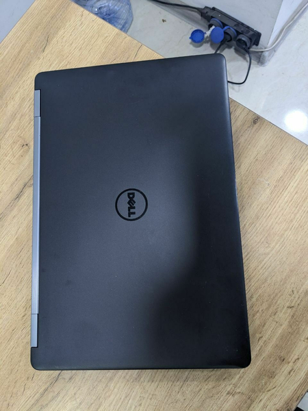 Dell e5570 intel core i5-6300U ddr 4 8 GB / nvm m2 240 GB