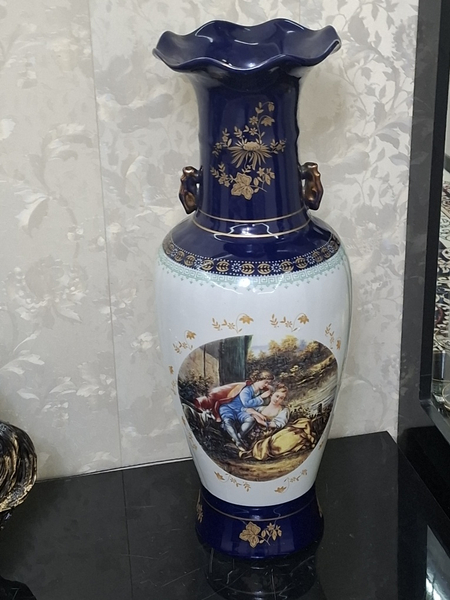 Ваза мадонна красивая