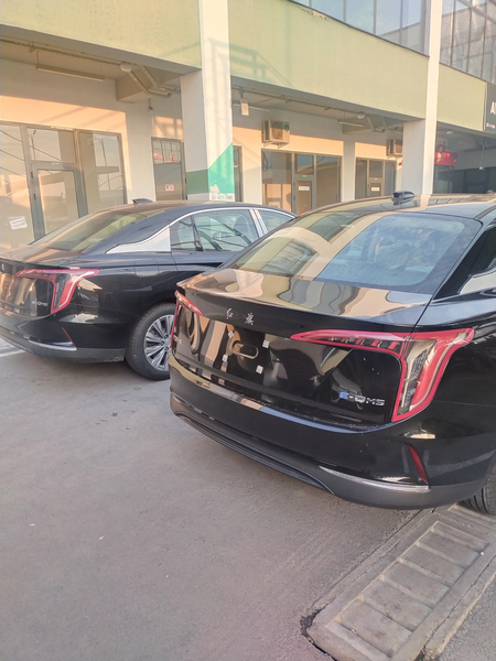 Hongqi e-km5 2024