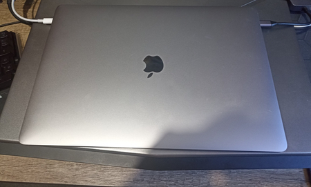 MacBook Pro 2018 Core i9, 32Gb ozu, 1TB SSD , Radeon pro 560X