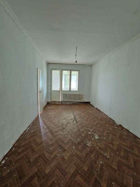 Продаётся 2 комнатная Чиланзар 12 торец