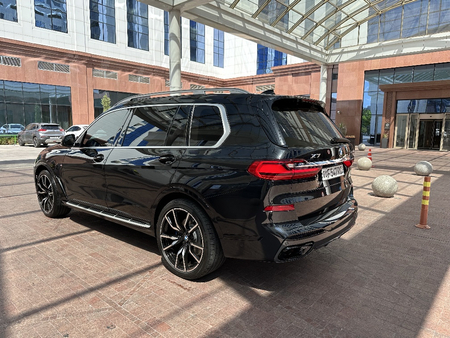 BMW X7 xDrive 40i m body 
Год : 2021