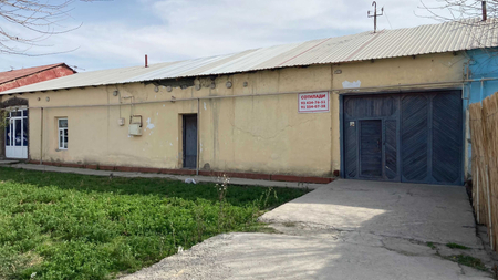 Срочно ховли сотилади. Гули Маркет рупарасида.