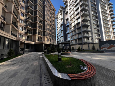 ЖК Сити Лайф Гарден, ориентир: сзади Piramit Tower 4/5/10