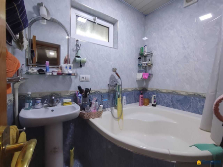 Срочно! Продается 3/2/4 квартира в Юнусабадском р-не (J 914)