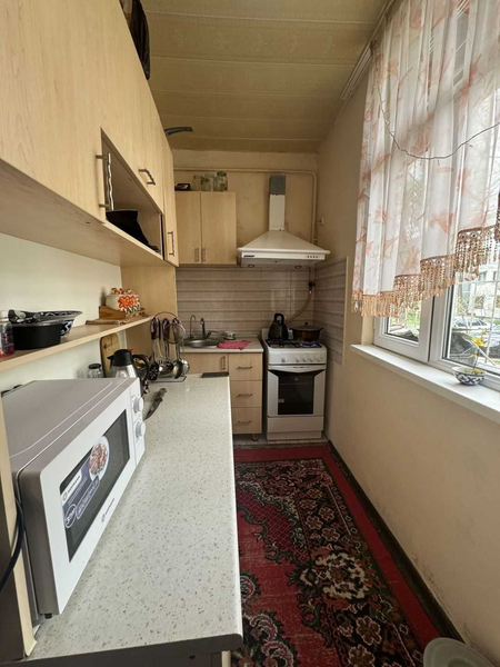 Продаётся квартиры 2/1/4 на Юнусабадском районе 11-й кв (J2310)