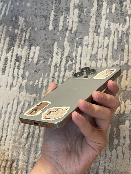 Iphone 15 pro max 256 93% sim natural titan 1050$