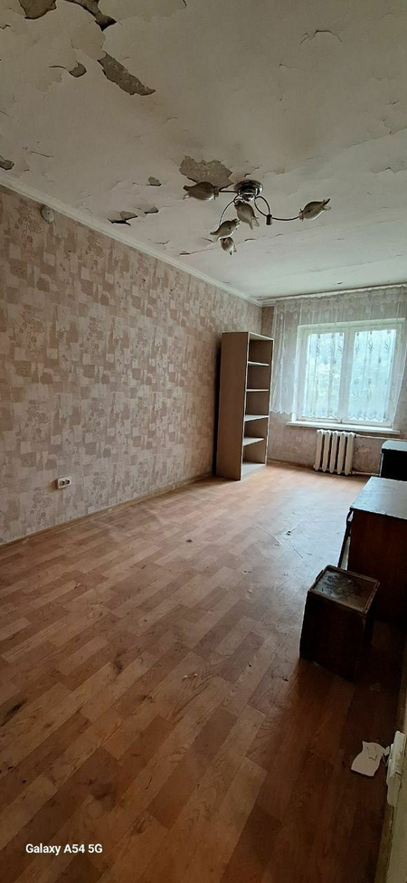 Торговый центр. Бассейн. Продам 3 комнаты. Чиланзар 2 квартал. Кирпич