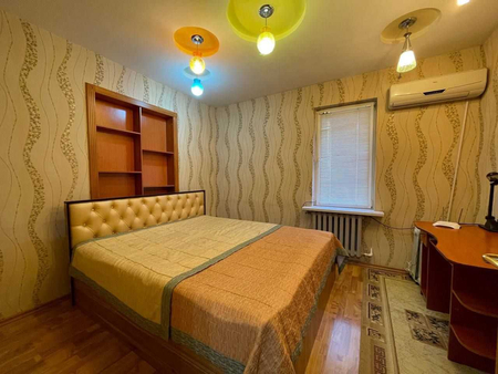 Продается квартира .3/5/5  на Мирзо Улугбекском районе (J3044)