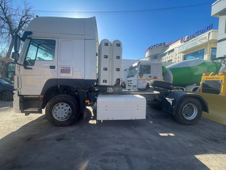Скидка SINOTRUK HOWO Тягач 4*2   1 мостлик