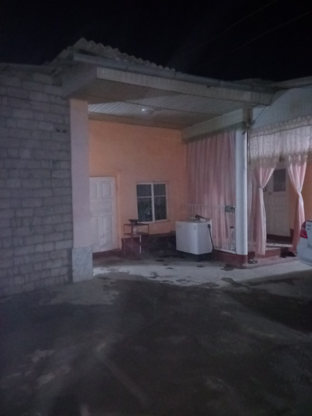 Hovli sotiladi 4 sotix 7 xona