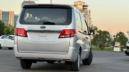 Jac m4 2023 hyundai starex damas