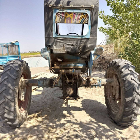 Трактор 28 сотилади