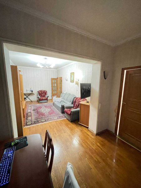 Продаётся квартира 2/1/4. Юнусабад Д-2.
