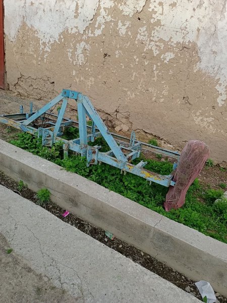 T 28 traktor tayyor ishlab turibdi