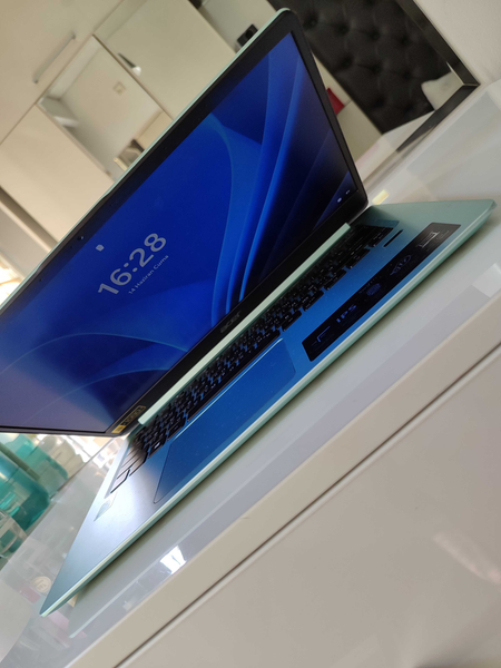 Продаю ноутбук acer swift 1