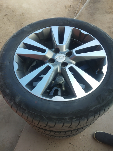 17R  LADA VESTA CROSS  diska baloni bn sotiladi