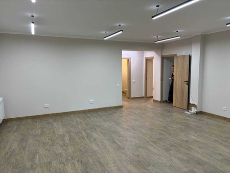 Срочно сдаётся помещение под офис 90 м²    Ор-р: ЖК Акай сити    (ХМЕ)
