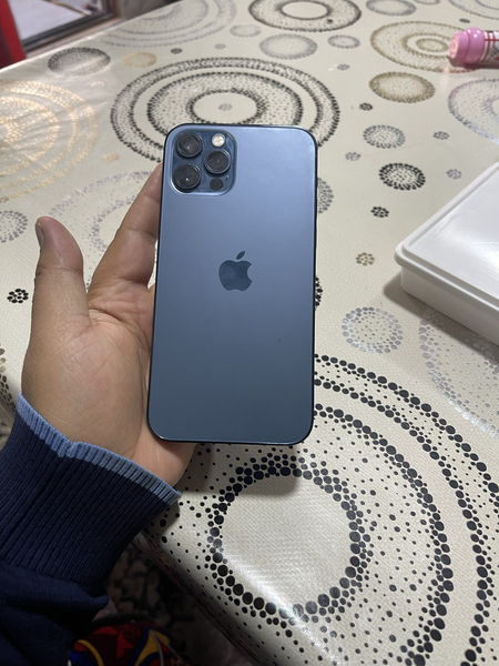 Iphone 12 pro sotiladi.