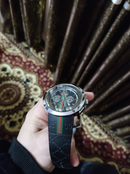 Меняю Часы оригинальные привозные gucci