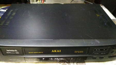 Видеомагнитофон Akai VS-G 711 EDG HFstereo