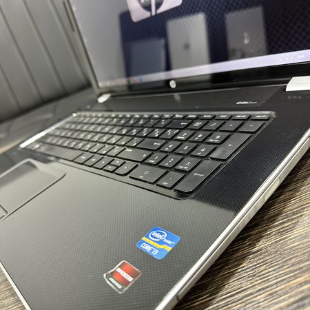 17 дюймовый Hp Pavilion i3 3gen 8/256gb с видеокартой для игр и график