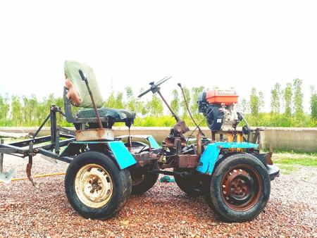 Minni traktor 4x4  samadelni