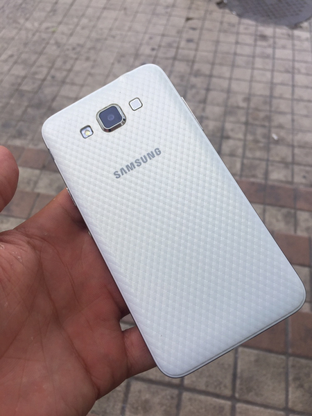 samsung grand max oq rang xolati zor srochna sotilvoti