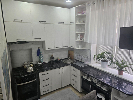 Продам Евро 2 ком кв арентир 8школа с Мебелью и Техникой