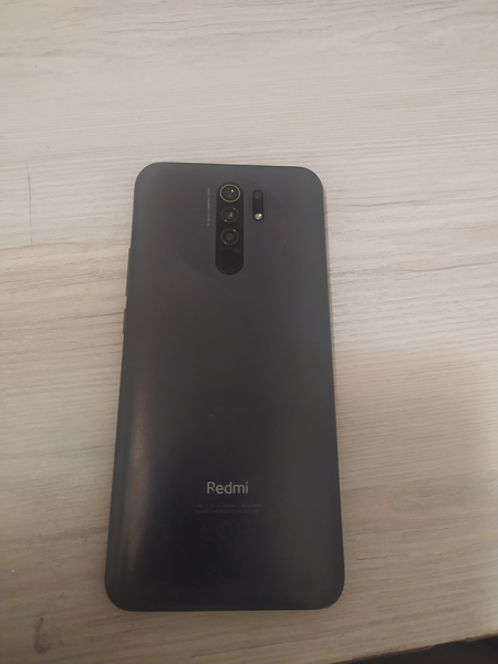 Redmi 9 ekrani azgina singan