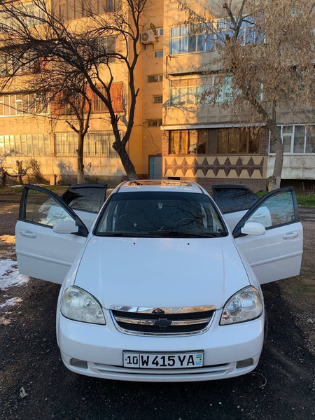 Продаётся Машина Lacetti 3P Автомат