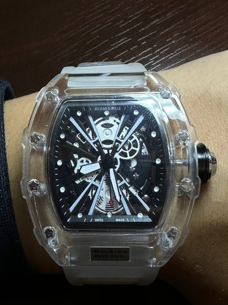 Richard Mille Rm56-01
Все функции работают
Ремешок(каучуковый)
Отличны
