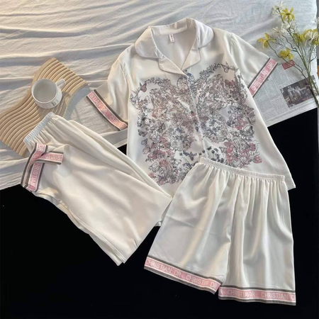 Ayollar uchun pijamalar