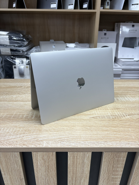 Macbook pro 2020 M1 16/1Tb