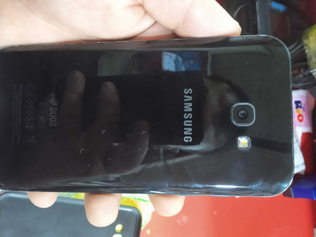 Samsung a7 2017 srocno obmenam bor