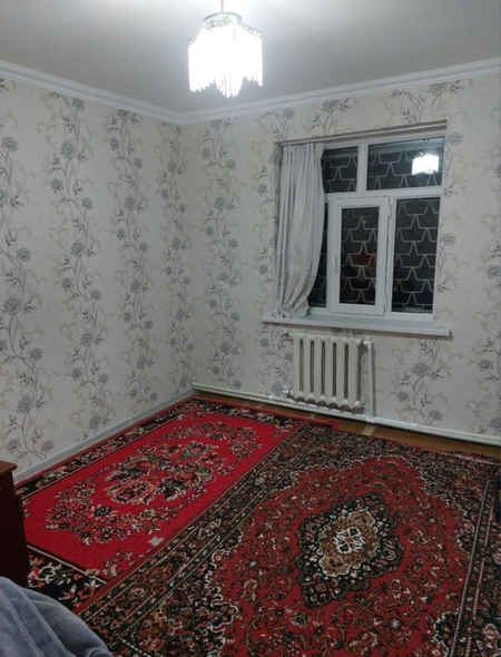 ТТЗ   Бойжигит  4 - ком. 1 - этаж Балкон: 2х6 Площадь: 80м²