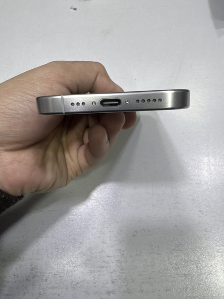 IPHONE 15 pro ideal holatda