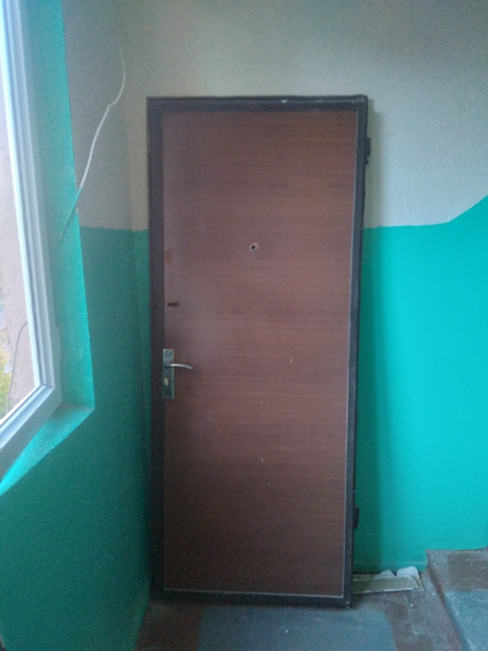 Продам  дверь железную