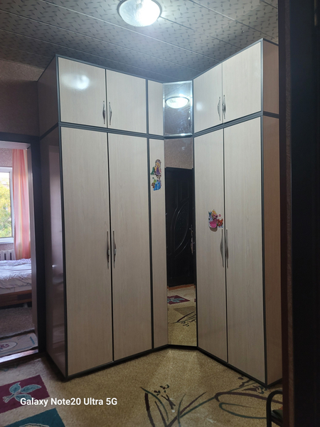 3 xonali kv sotiladi yoki uchaskaga abmen