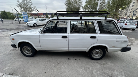 Vaz 21/04. 1991-yil rangi oq. Holati yaxshi xodovoy chastta ishi yoq