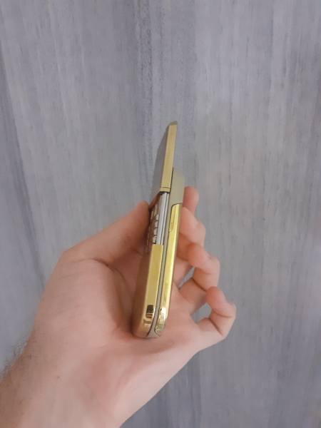 Nokia 8800 gold sotladi