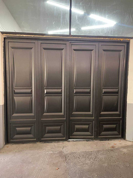 Срочно продаются ворота с дверью 3*2,50
