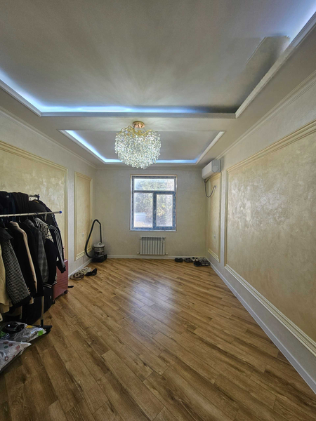 2 xonali 84m² 2-qavat uy sotiladi.
