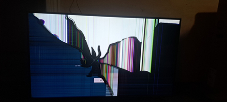 Samsung 43 diagnallik 8000 markali koreyski ekrani ketgan 8 K FUL HD