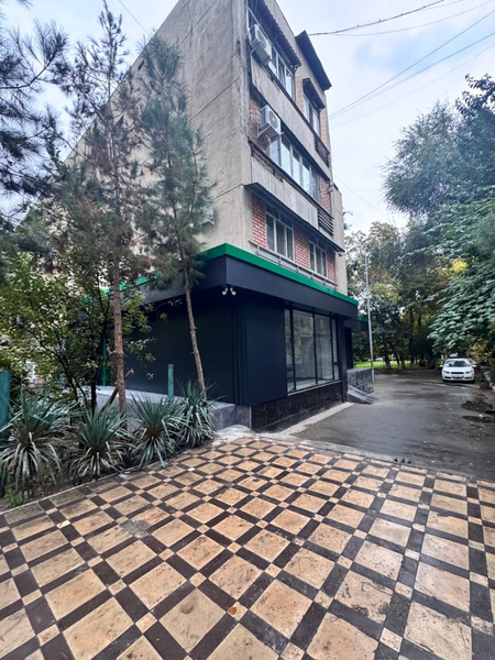 Аренда подОфис Ориентир Метро Ойбек  135м2 3500$торг