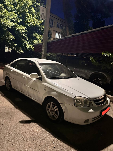 Продаю свой автомобиль Ласетти 1.8